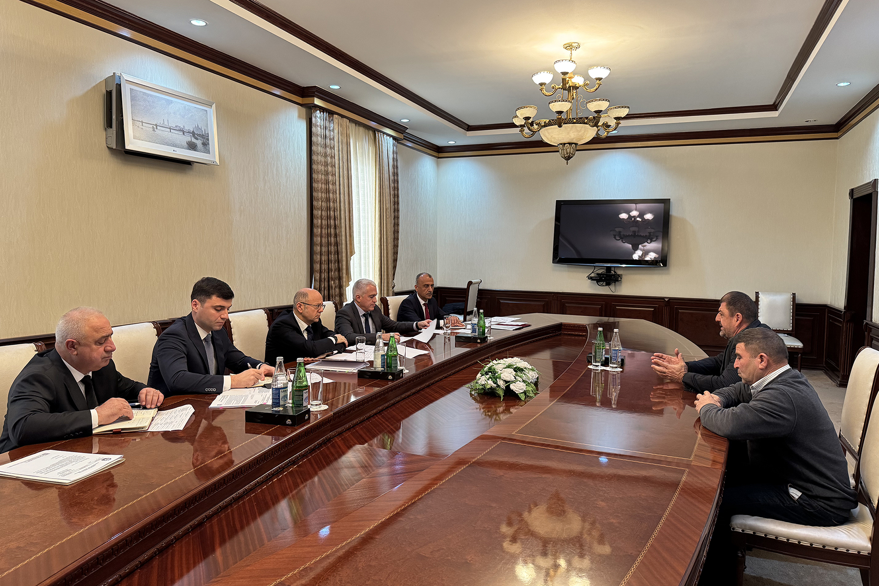 The Energy Minister received citizens in Tartar |Ministry of Energy of ...